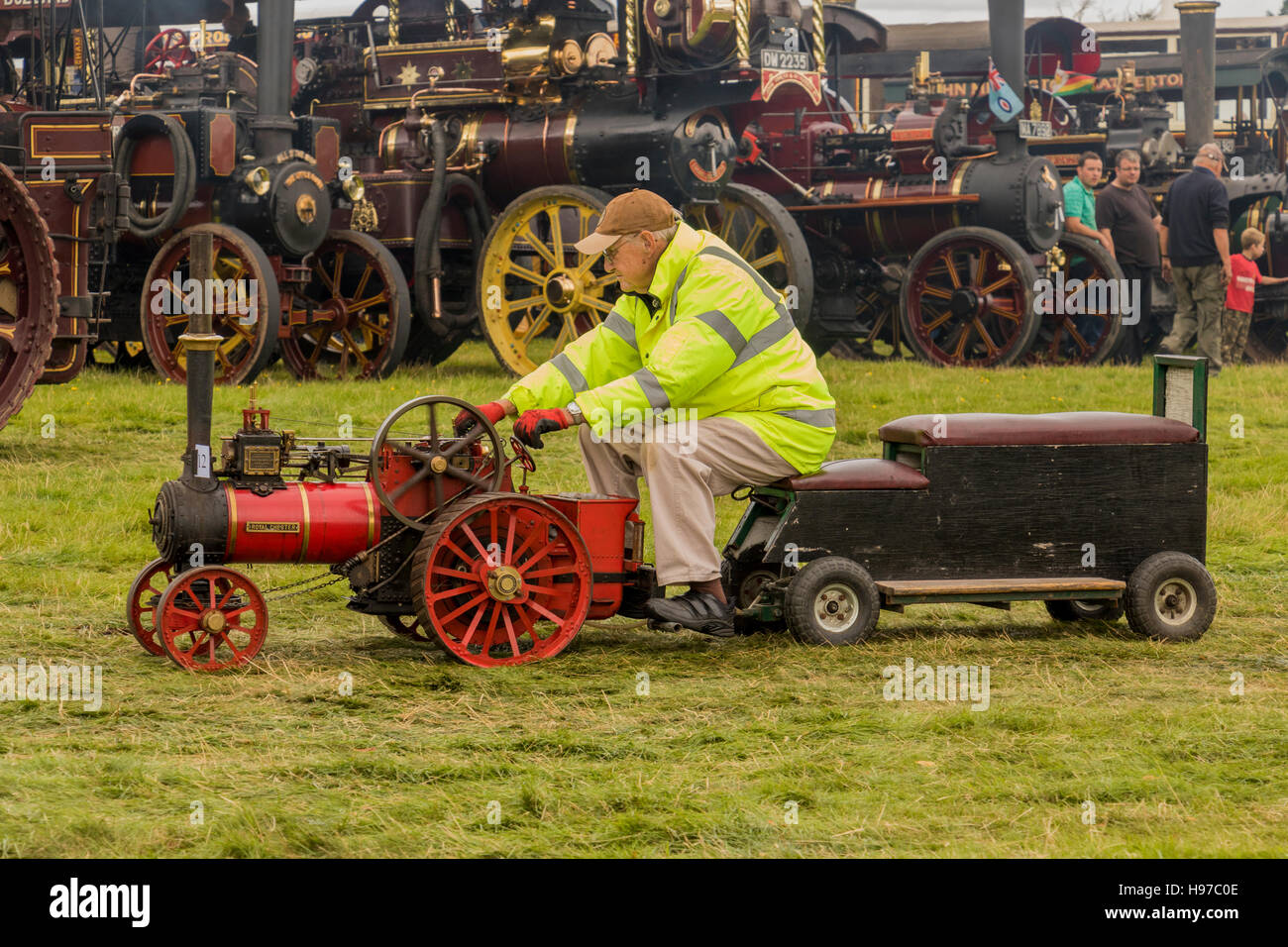 Miniature steam traction engine on display to public at Astle Park ...