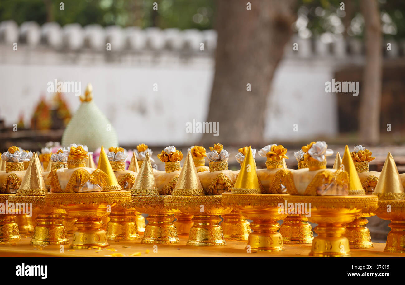 Offering oblation hi-res stock photography and images - Alamy