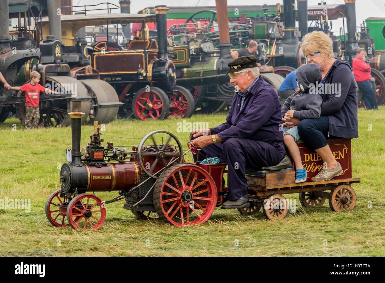 Miniature steam traction engine on display to public at Astle Park ...