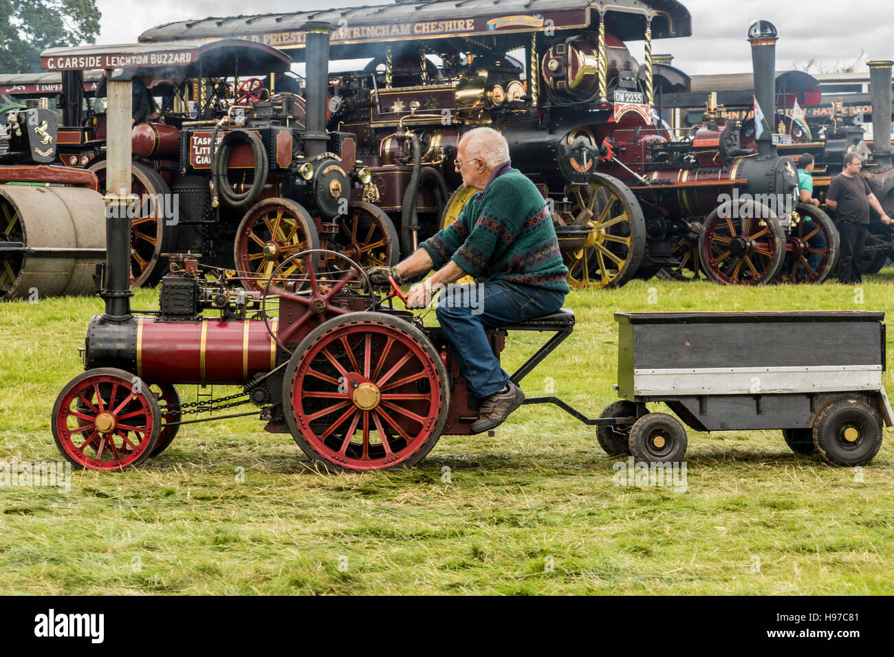 Miniature steam traction engine on display to public at Astle Park ...