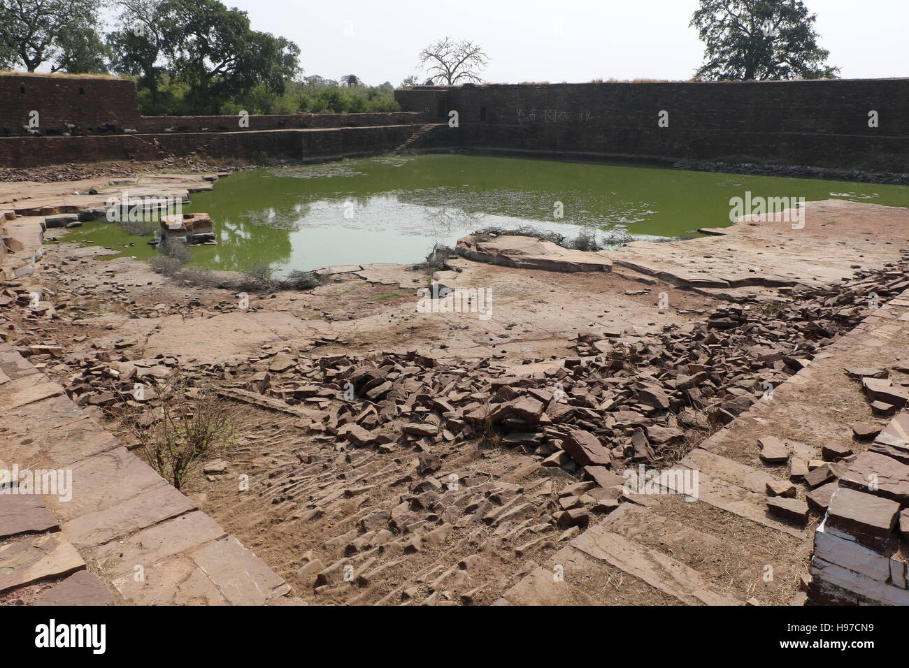 Ruins of thousand years old Narwar Fort Stock Photo - Alamy