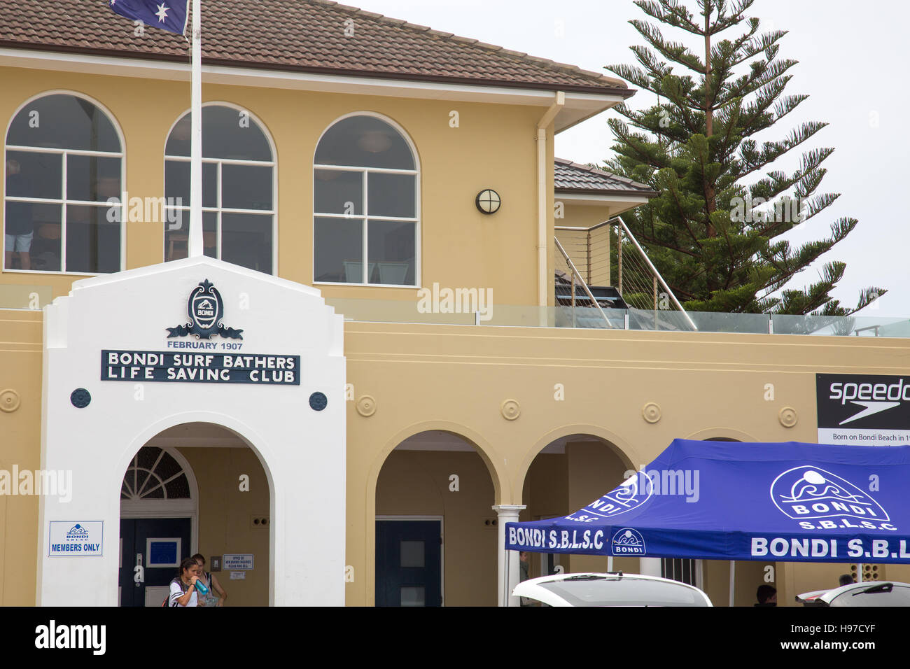 Bondi surf bathers hi-res stock photography and images - Alamy