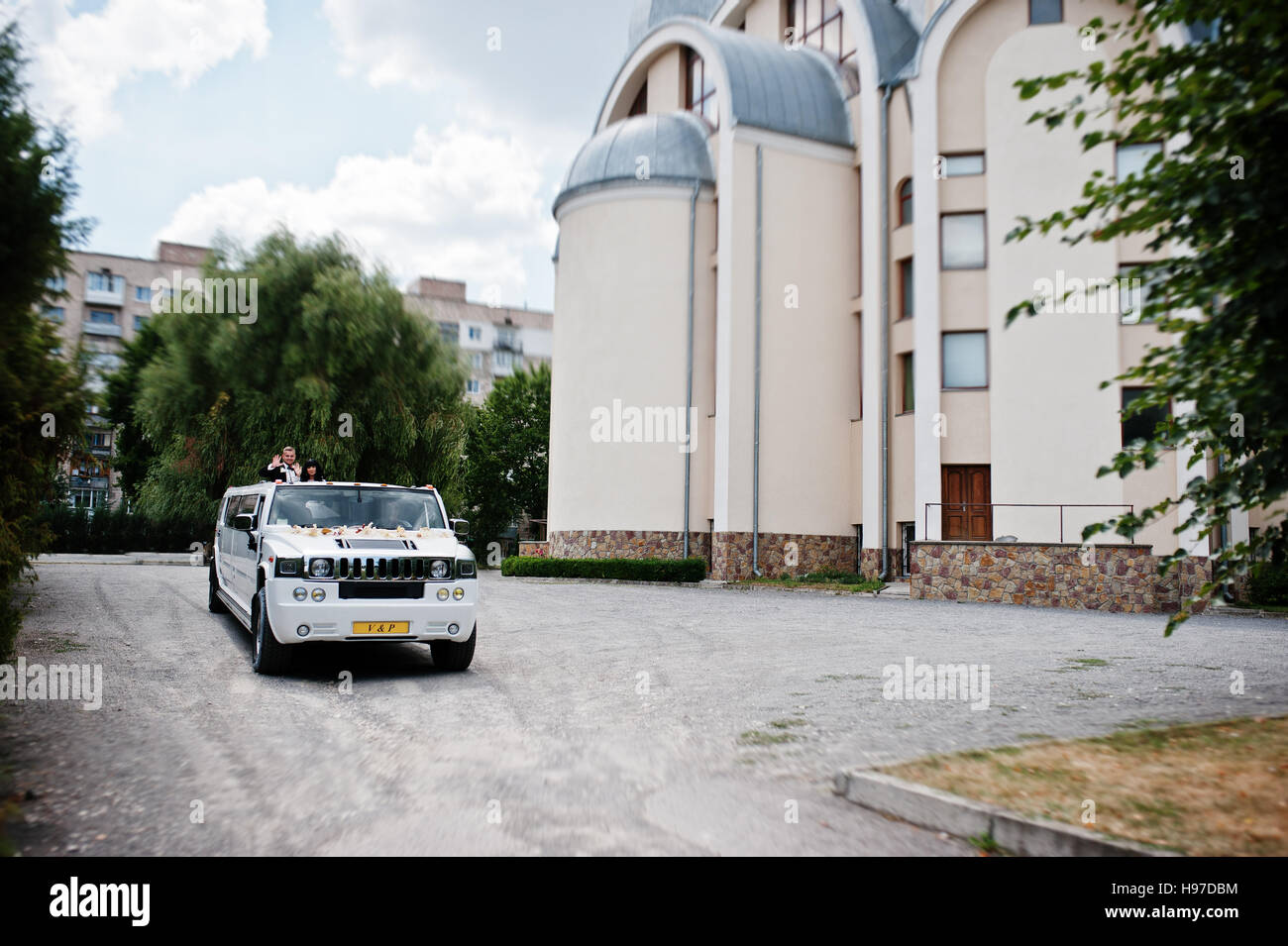 Kyiv, Ukraine - August 31: Elegance white wedding limousine Hummer H2 ...