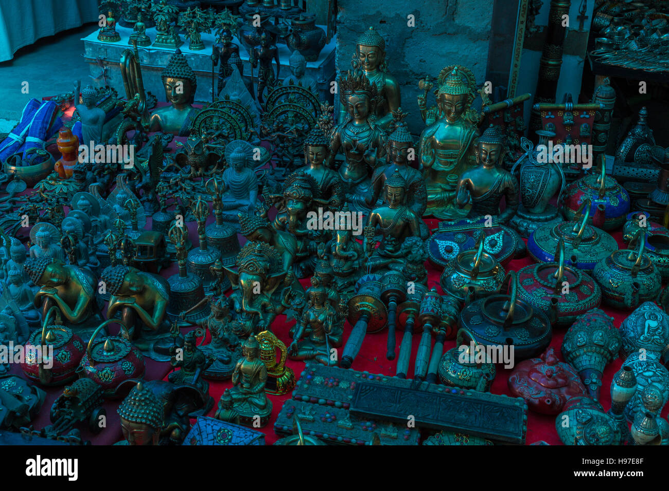 Buddhist temple gift shop hi-res stock photography and images - Alamy