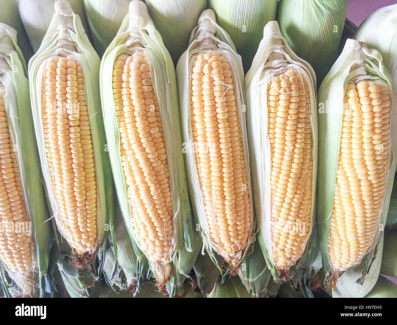 Display of popcorn kernels hi-res stock photography and images - Alamy