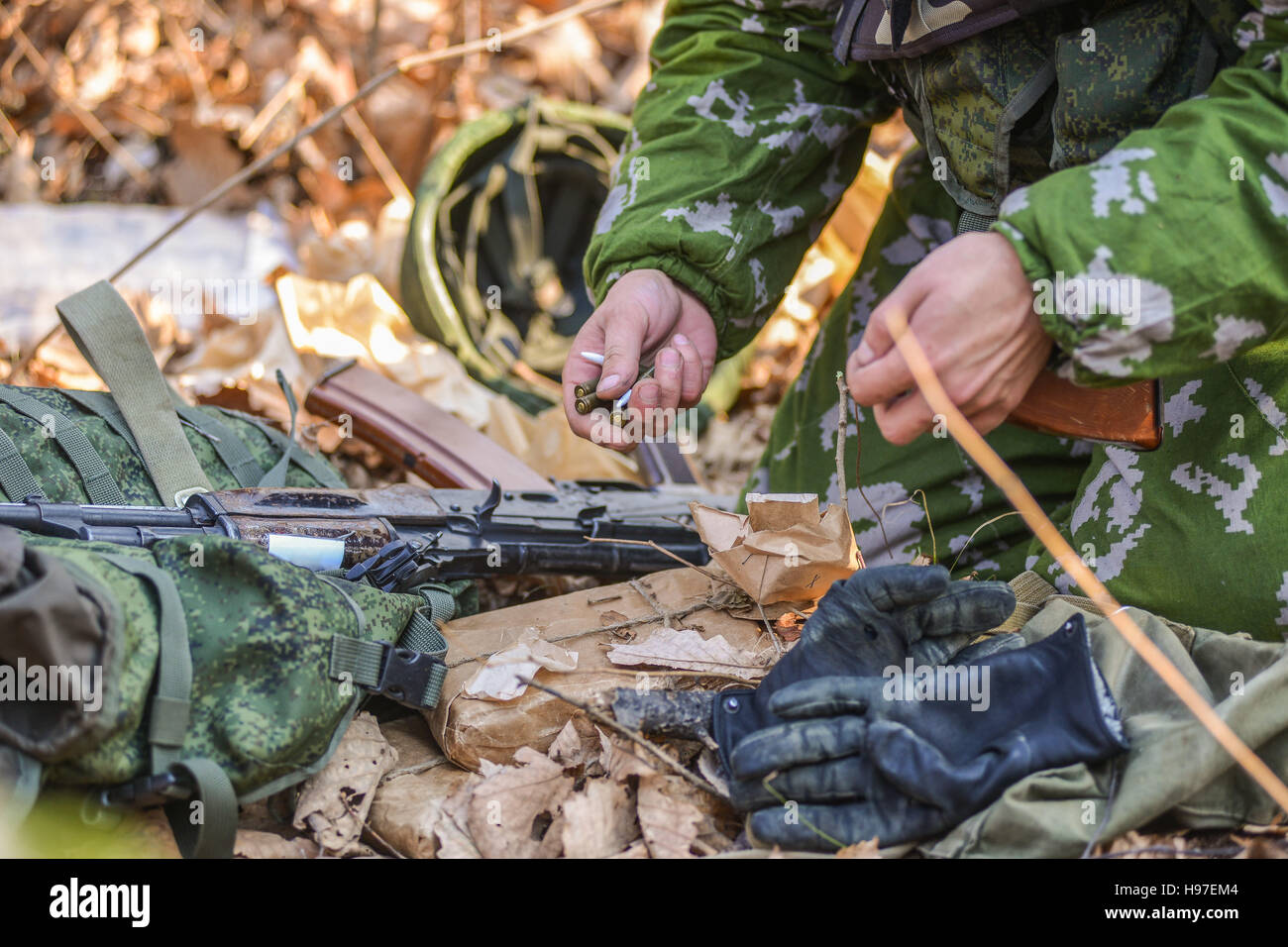 Russian soldiers charging machine cartridges close up Stock Photo - Alamy