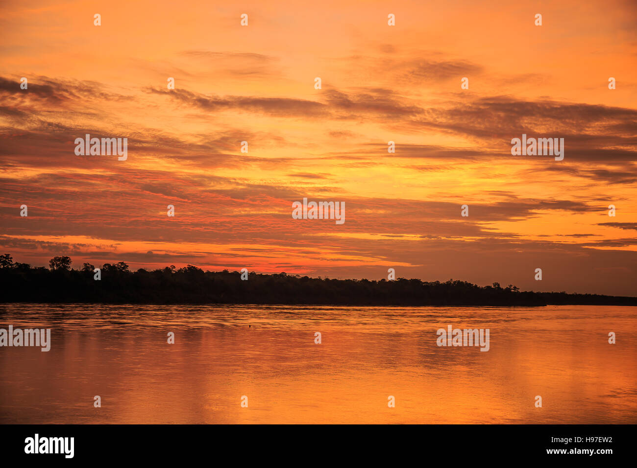 Bright sun over river hi-res stock photography and images - Alamy
