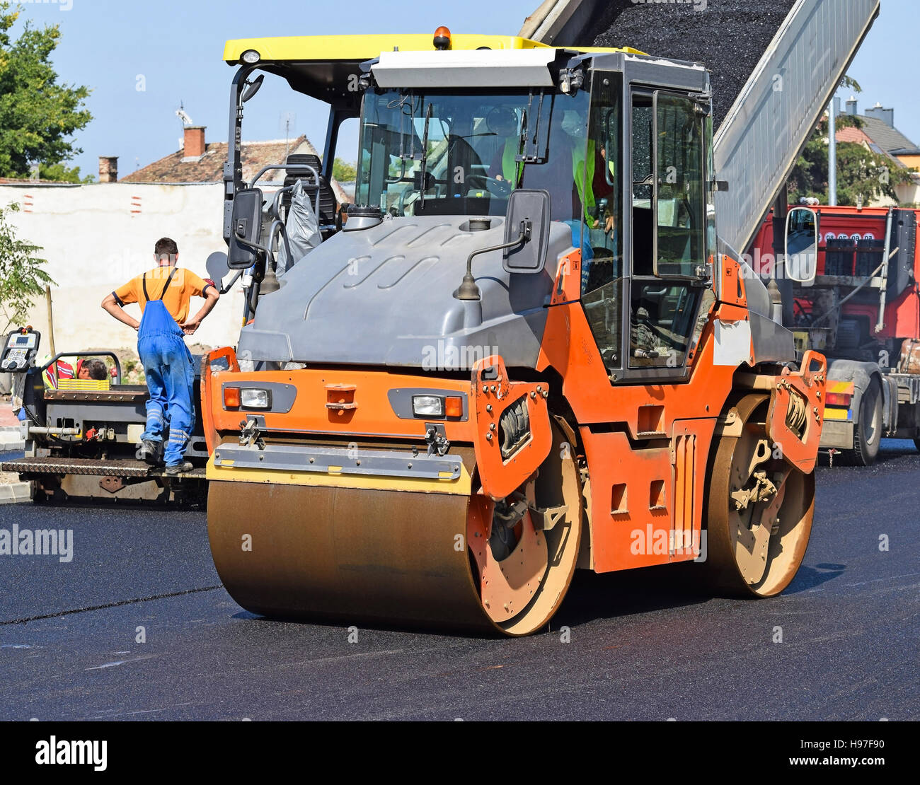 Construction of a new road in the city Stock Photo - Alamy