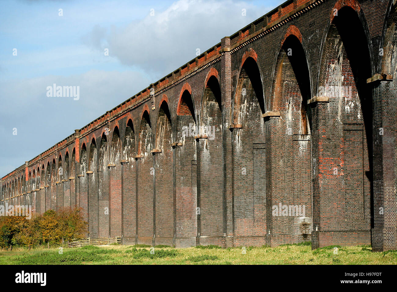 Harringworth Viaduct in Northamptonshire, the longest brick built ...
