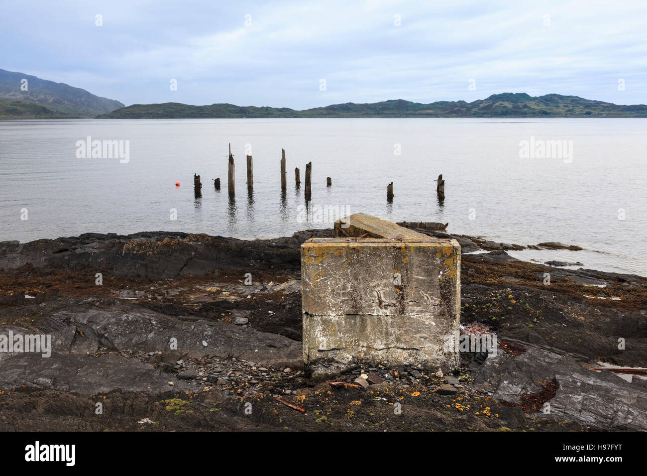 Pier, Black Mill Bay, Luing Stock Photo - Alamy