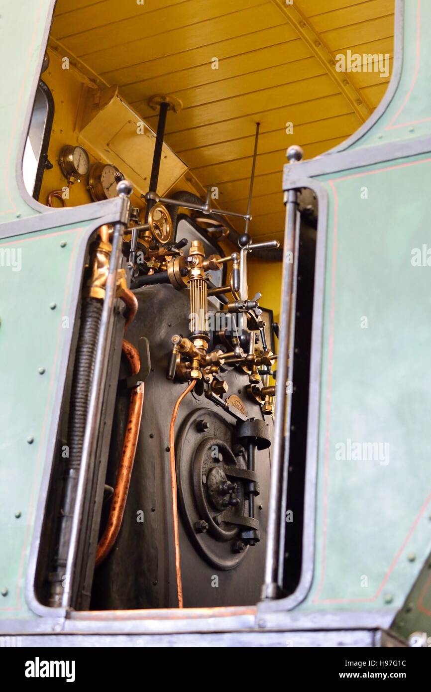 Inside steam locomotive cabin hi-res stock photography and images - Alamy