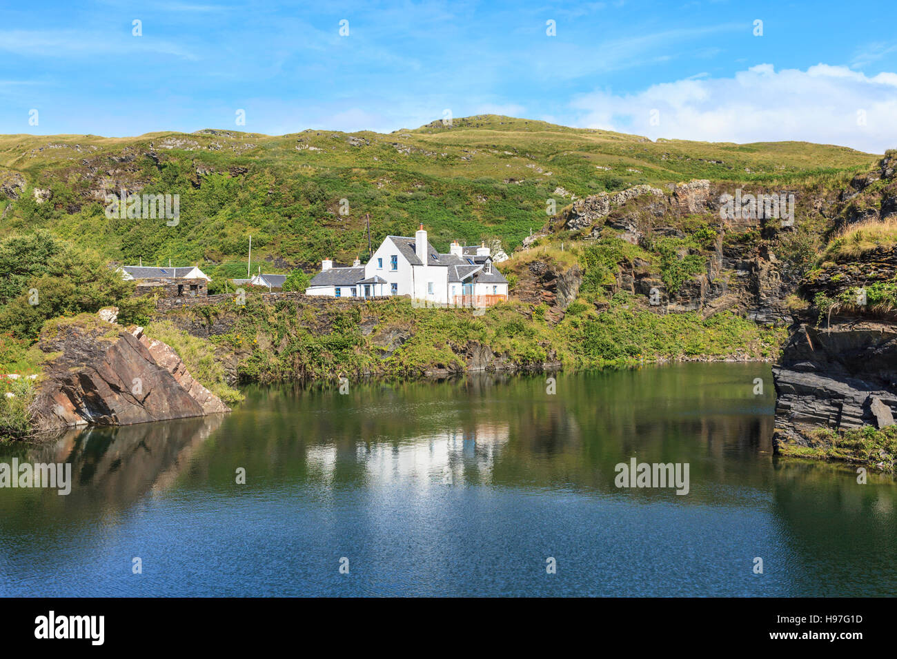 Flooded slate quarry, Cullipool, Luing Stock Photo - Alamy