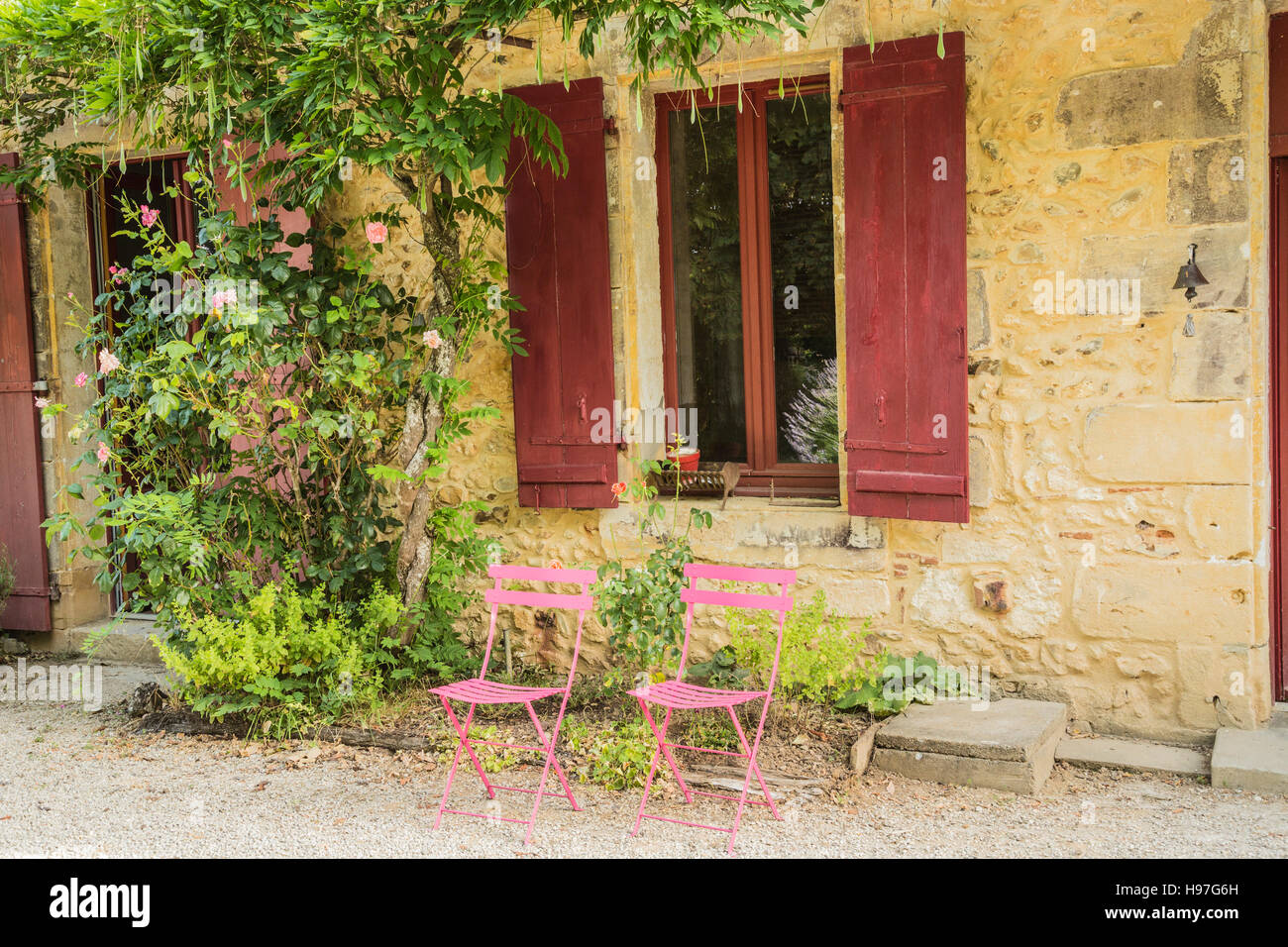 Bucolic picture of French farm farmhouse in the Dordogne region Stock ...
