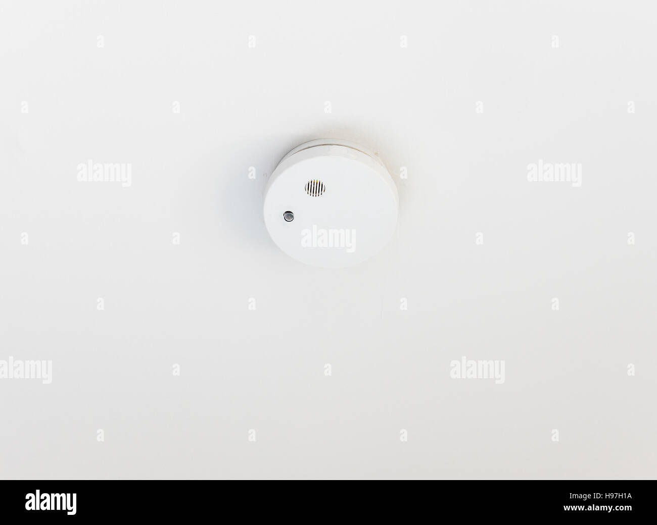 Modern smoke detector on the ceiling of the living room Stock Photo - Alamy