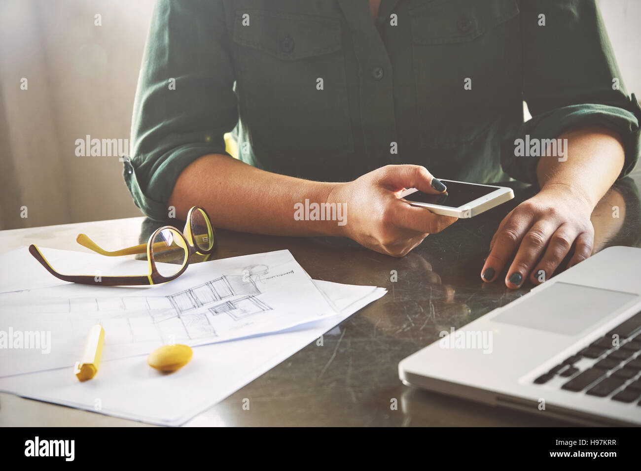 Architect client tablet pc hi-res stock photography and images - Alamy