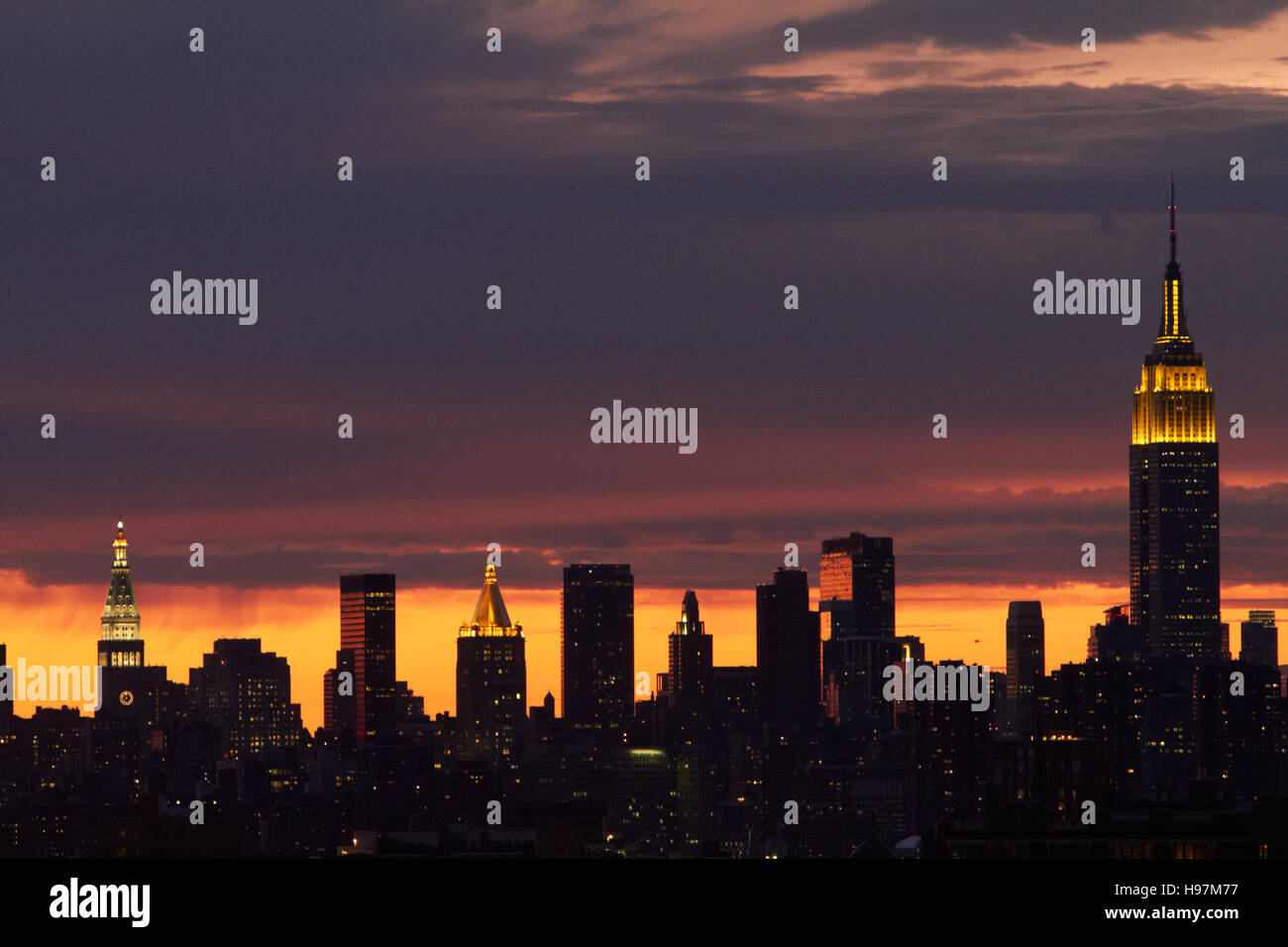 Nyc sunset pink hi-res stock photography and images - Alamy