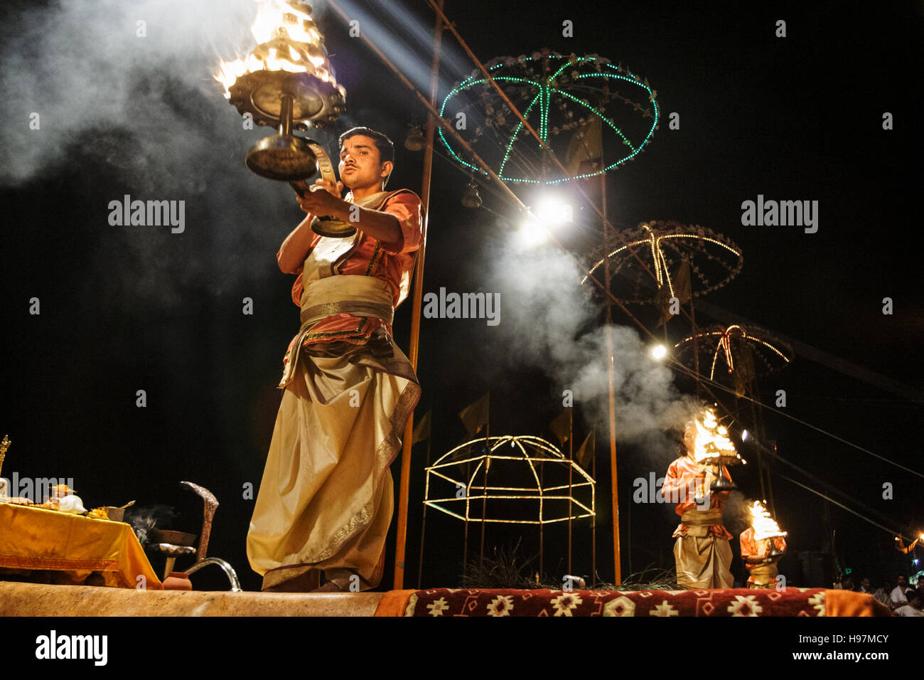 Aarti ceremony at Dashashwamedh Ghat in Varanasi, Uttar Pradesh, India ...