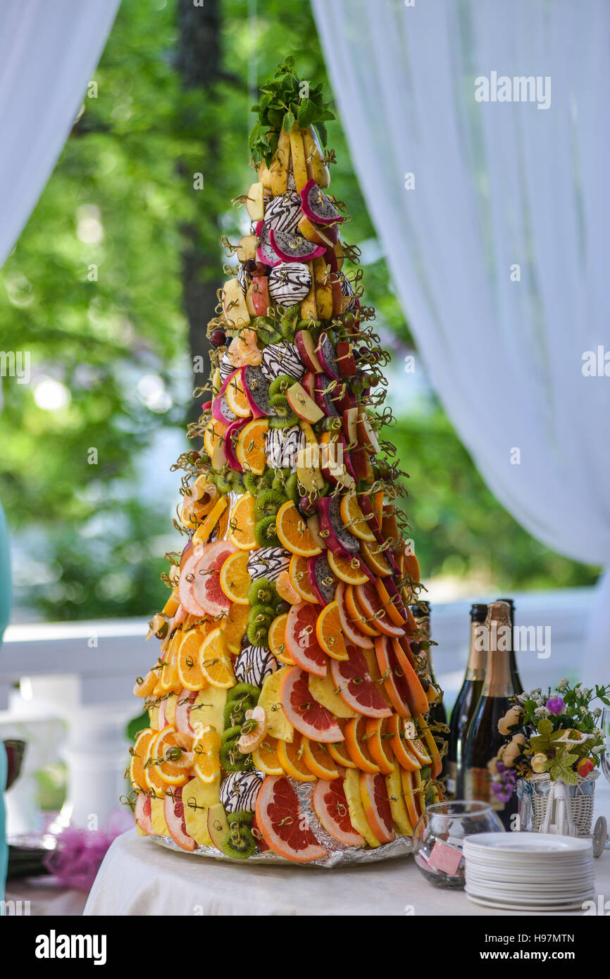 tower fruit kiwi orange grapefruit Apple banana Stock Photo - Alamy