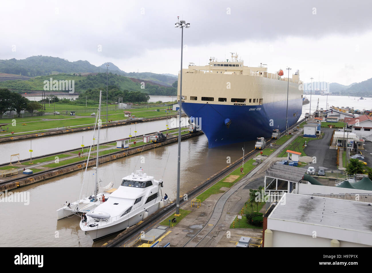 Large Ship in Gatun Locks, Panama, Panama Canal Stock Photo - Alamy