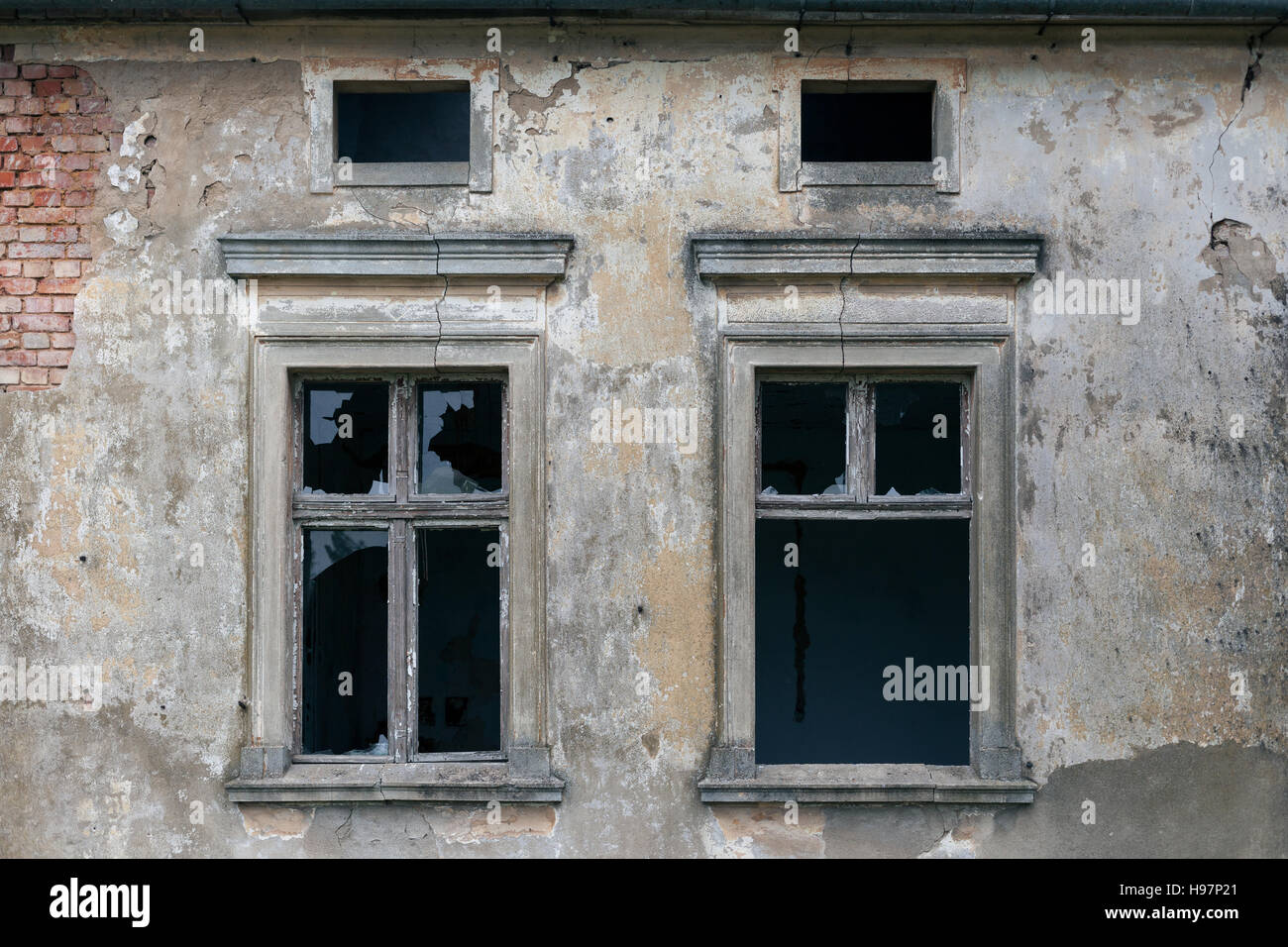 Old window in ruined wall of an old manor house Stock Photo - Alamy