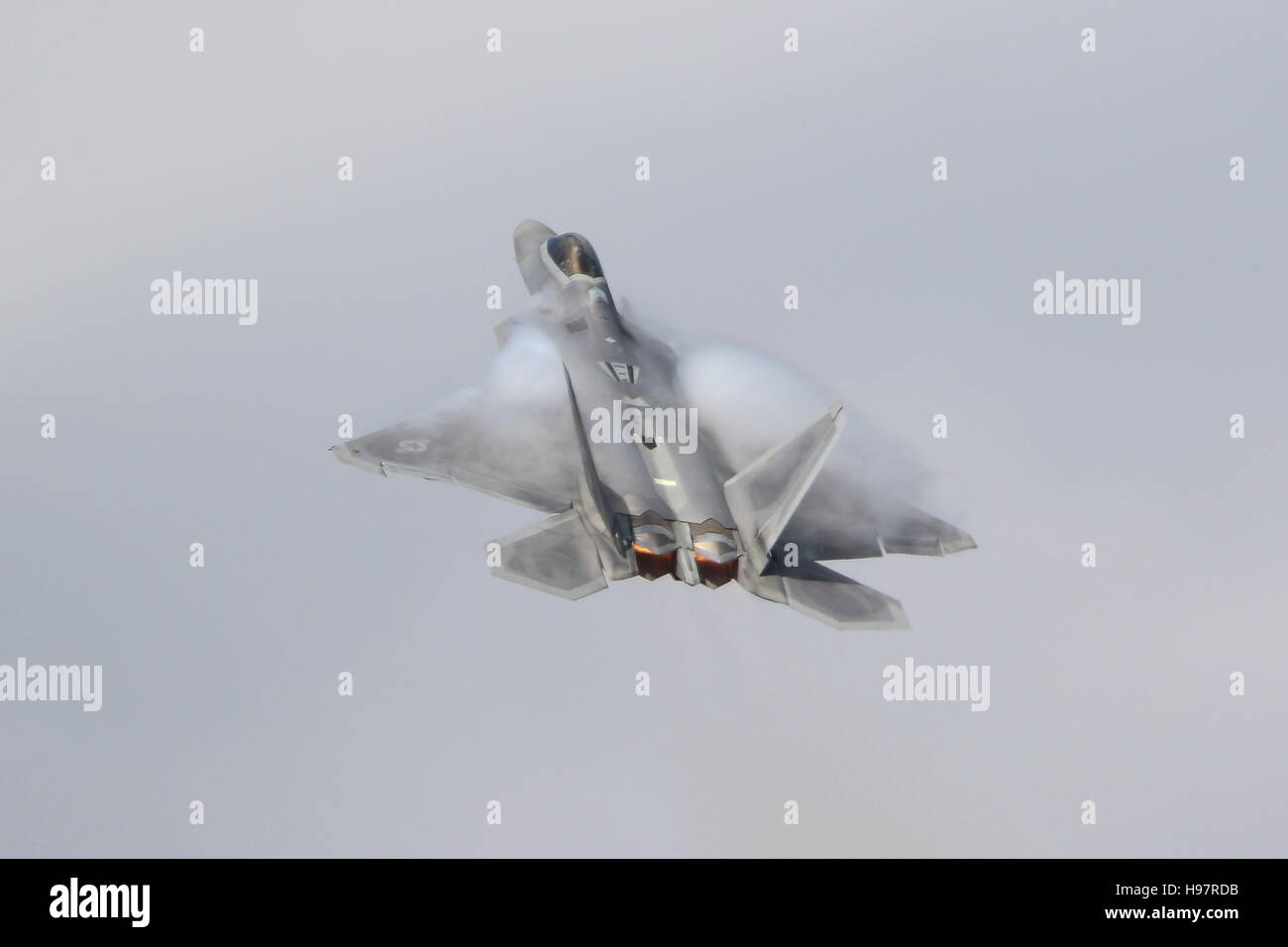 F22 Raptor in flight Stock Photo - Alamy