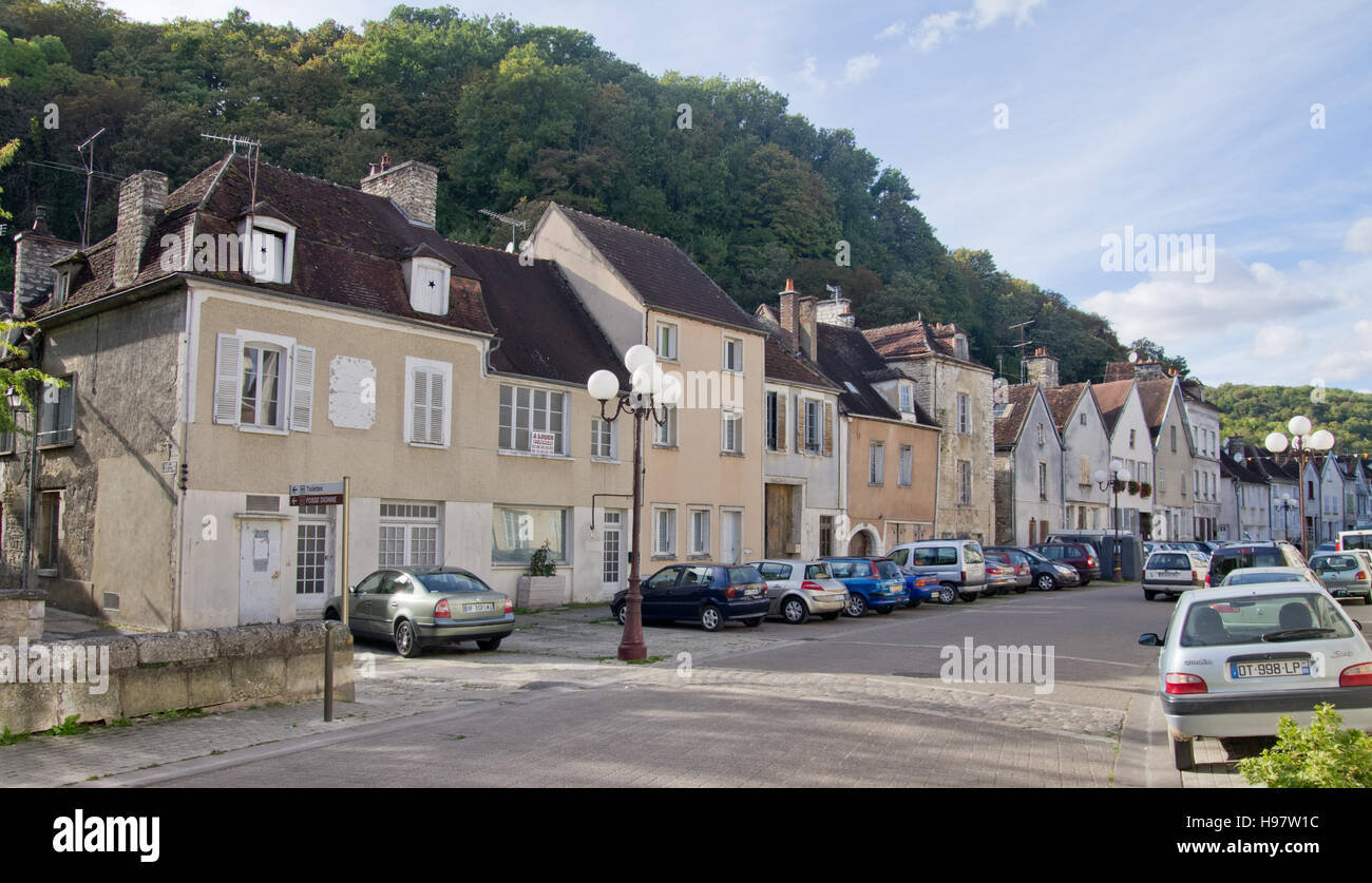 Tonnerre hi-res stock photography and images - Alamy