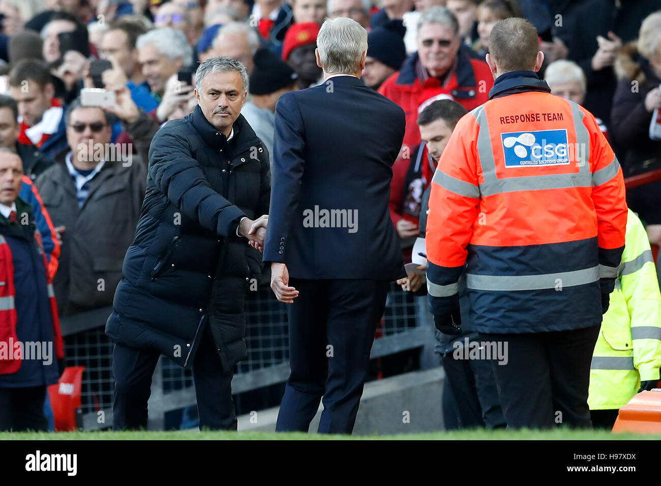 Manchester united trafford shake hands hi-res stock photography and ...