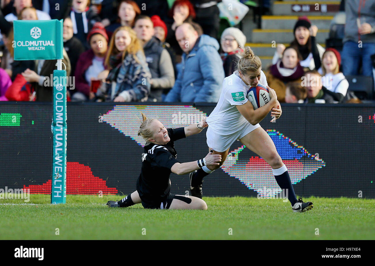 England's Fiona Pocock (right) scores a try during the Old Mutual ...