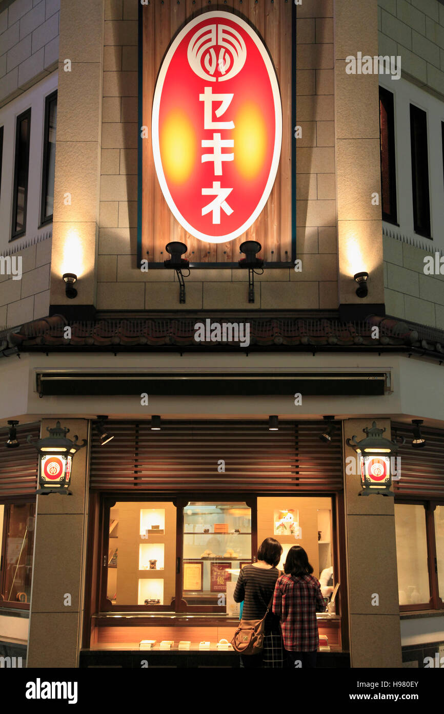 Japan, Tokyo, Asakusa, shop window Stock Photo - Alamy