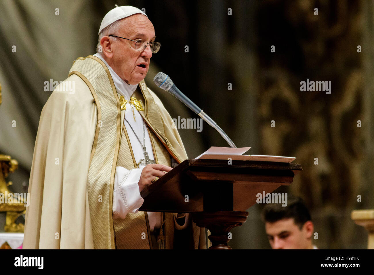 Vatican City, Vatican. 19th Nov, 2016. Pope Francis elevated 17 Roman ...