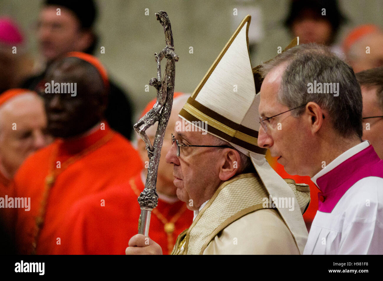 Vatican City, Vatican. 19th Nov, 2016. Pope Francis elevated 17 Roman ...
