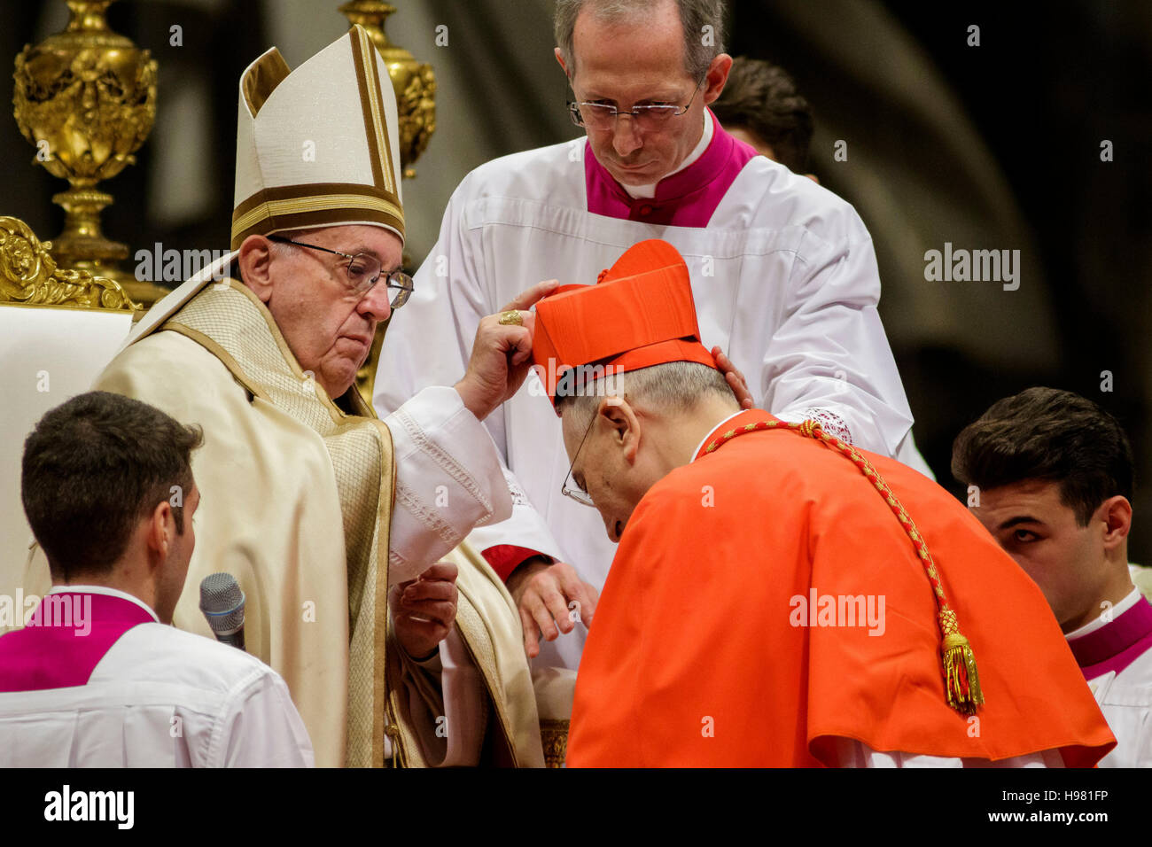 Vatican City, Vatican. 19th Nov, 2016. Pope Francis elevated 17 Roman ...