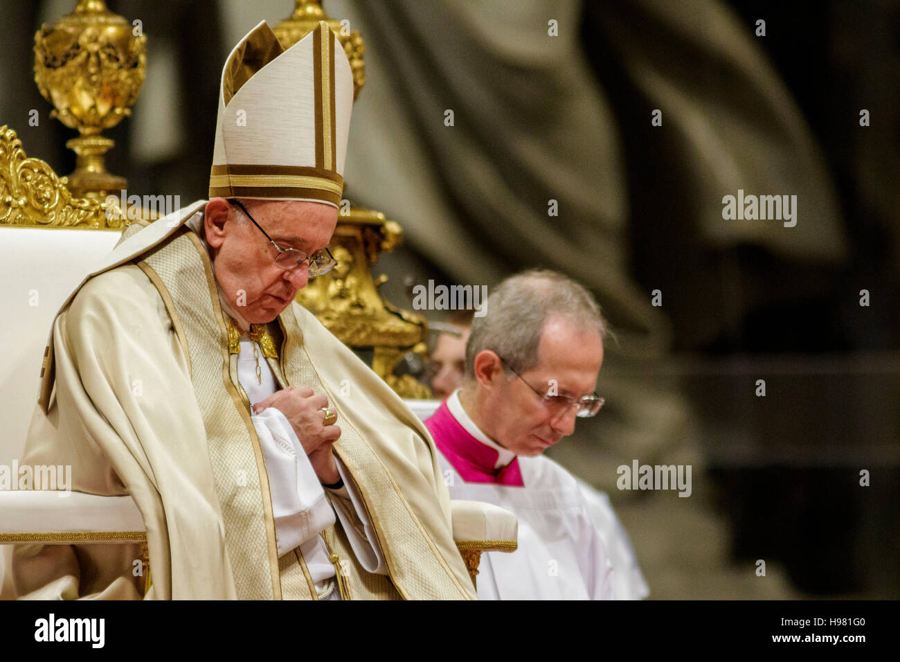 Vatican City, Vatican. 19th Nov, 2016. Pope Francis elevated 17 Roman ...