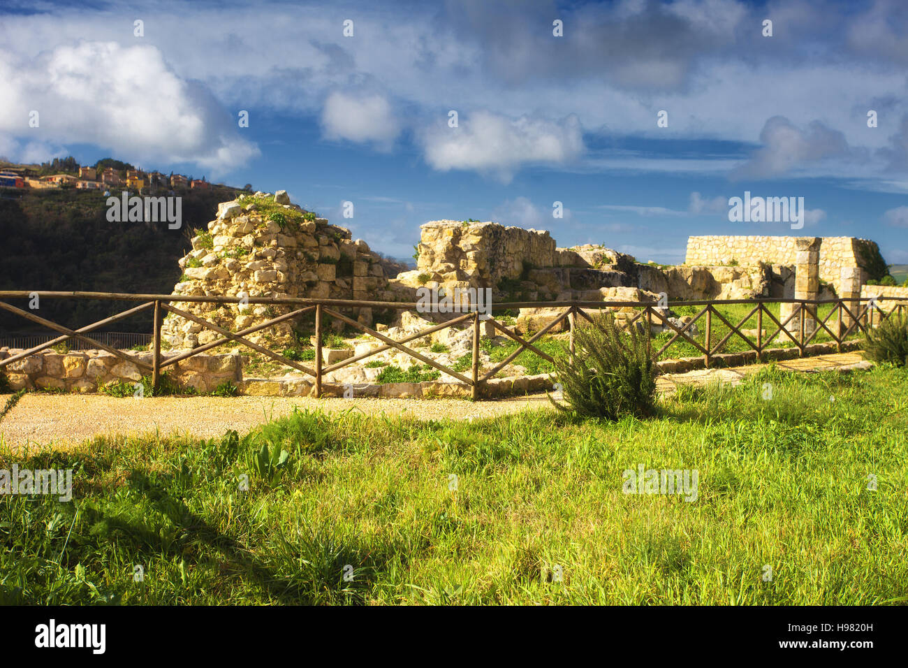 Ruins and details of medieval castle of Palazzolo Acreide. Sicily Stock ...