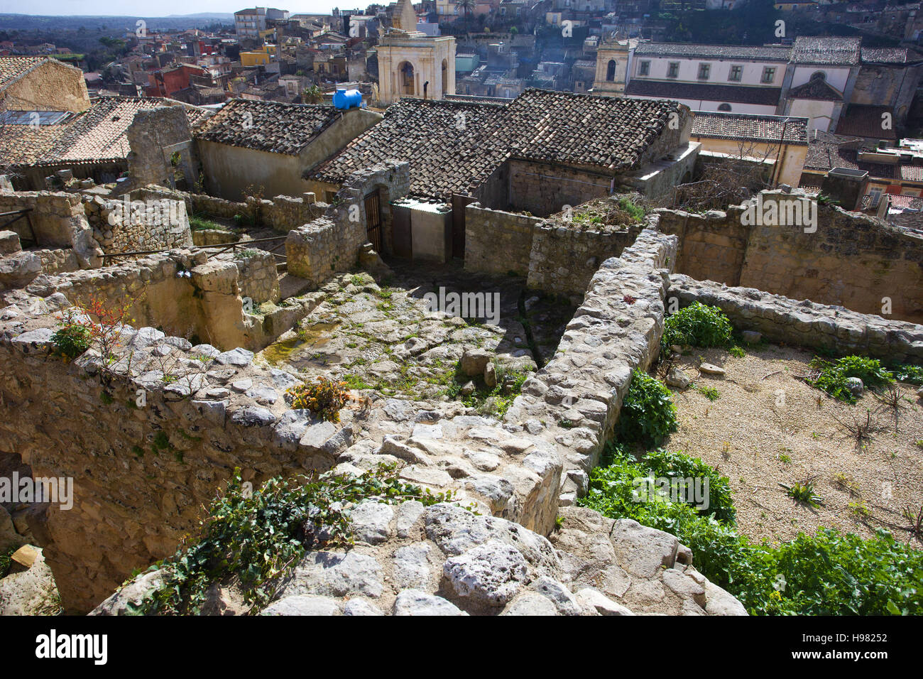 Ruins and details of medieval castle of Palazzolo Acreide. Sicily Stock ...