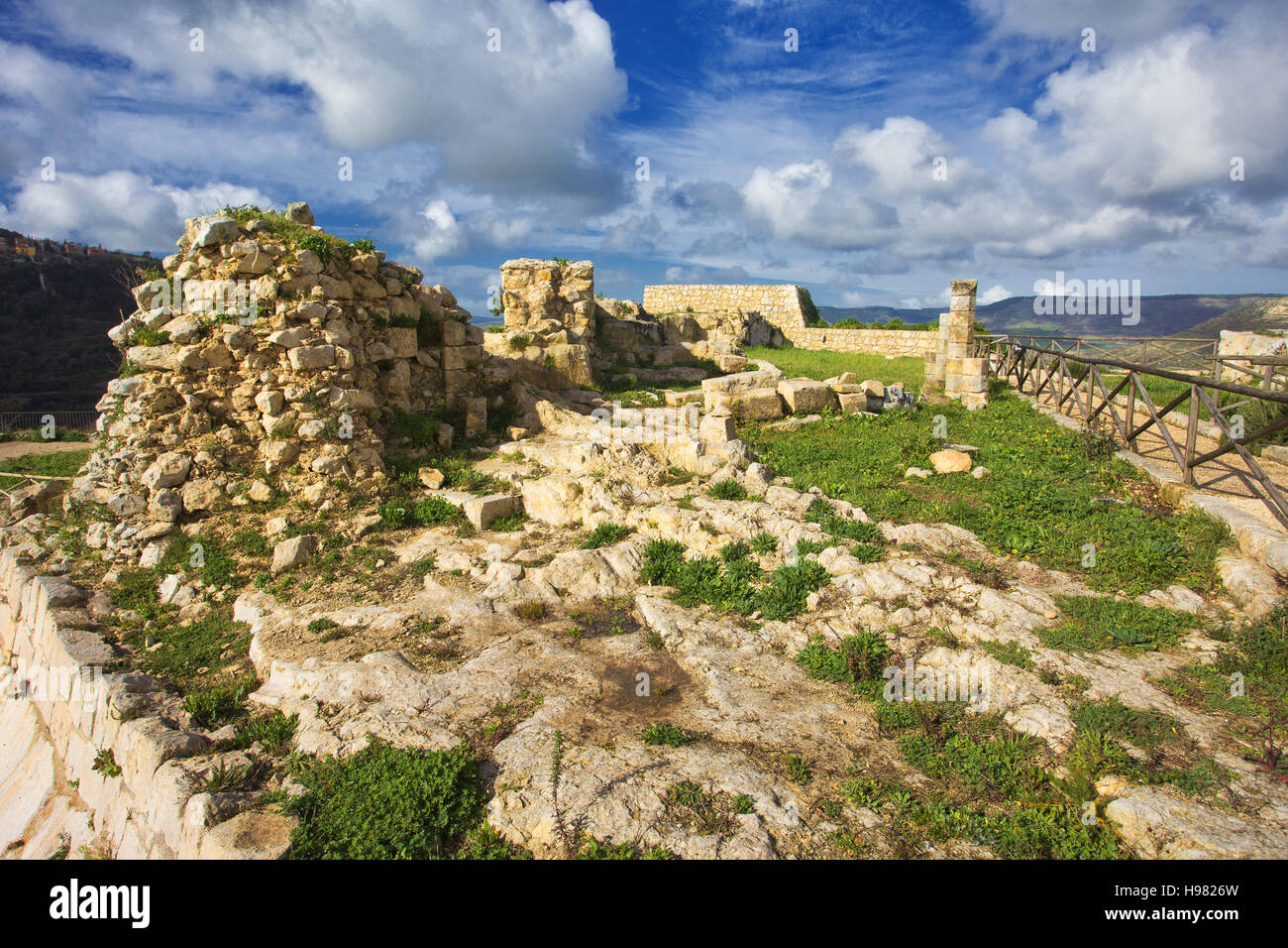 Ruins and details of medieval castle of Palazzolo Acreide. Sicily Stock ...