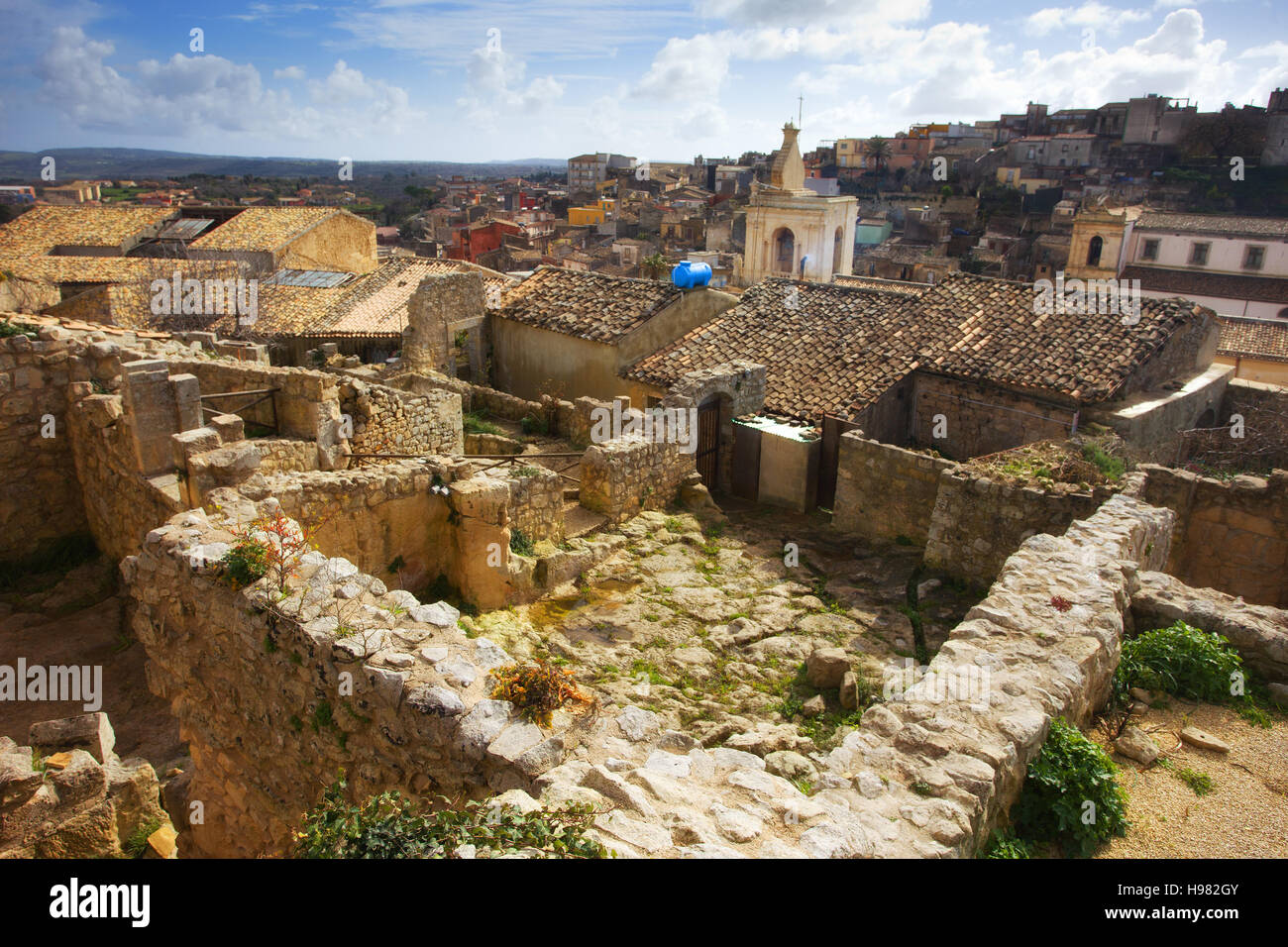 Ruins and details of medieval castle of Palazzolo Acreide. Sicily Stock ...