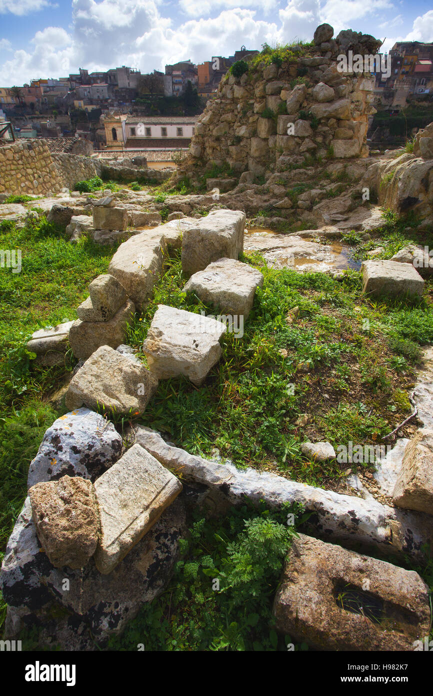 Ruins and details of medieval castle of Palazzolo Acreide. Sicily Stock ...