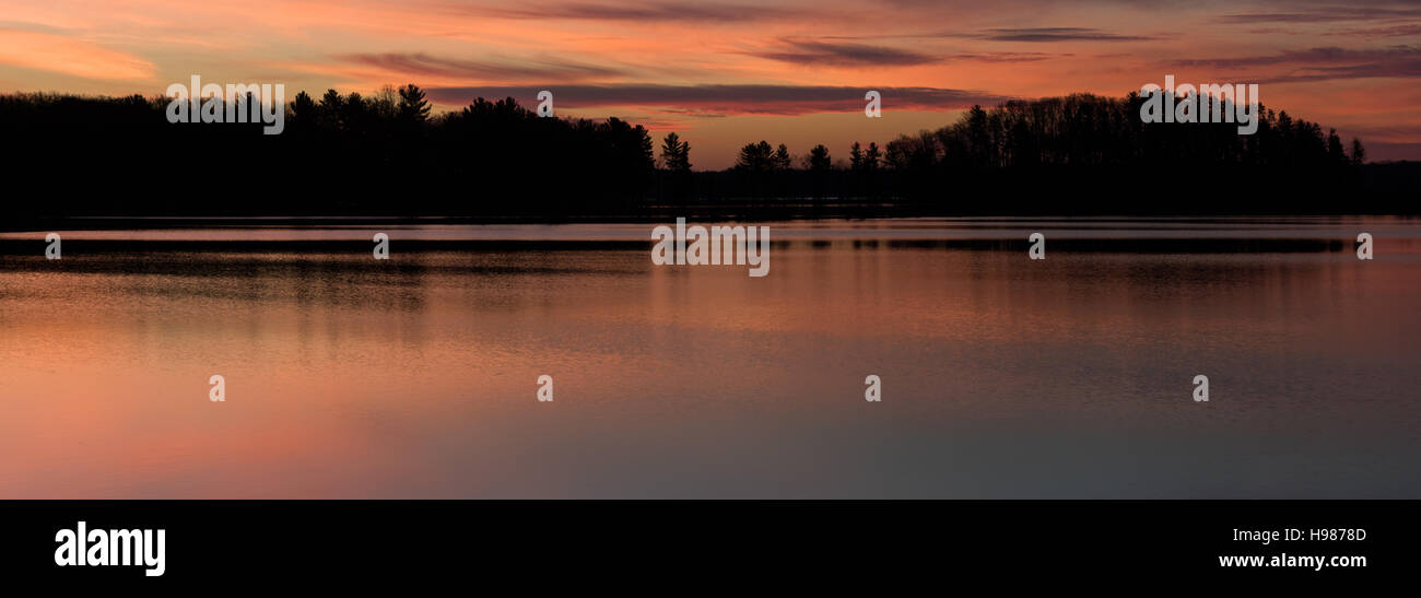 Sunrise over a lake hi-res stock photography and images - Alamy