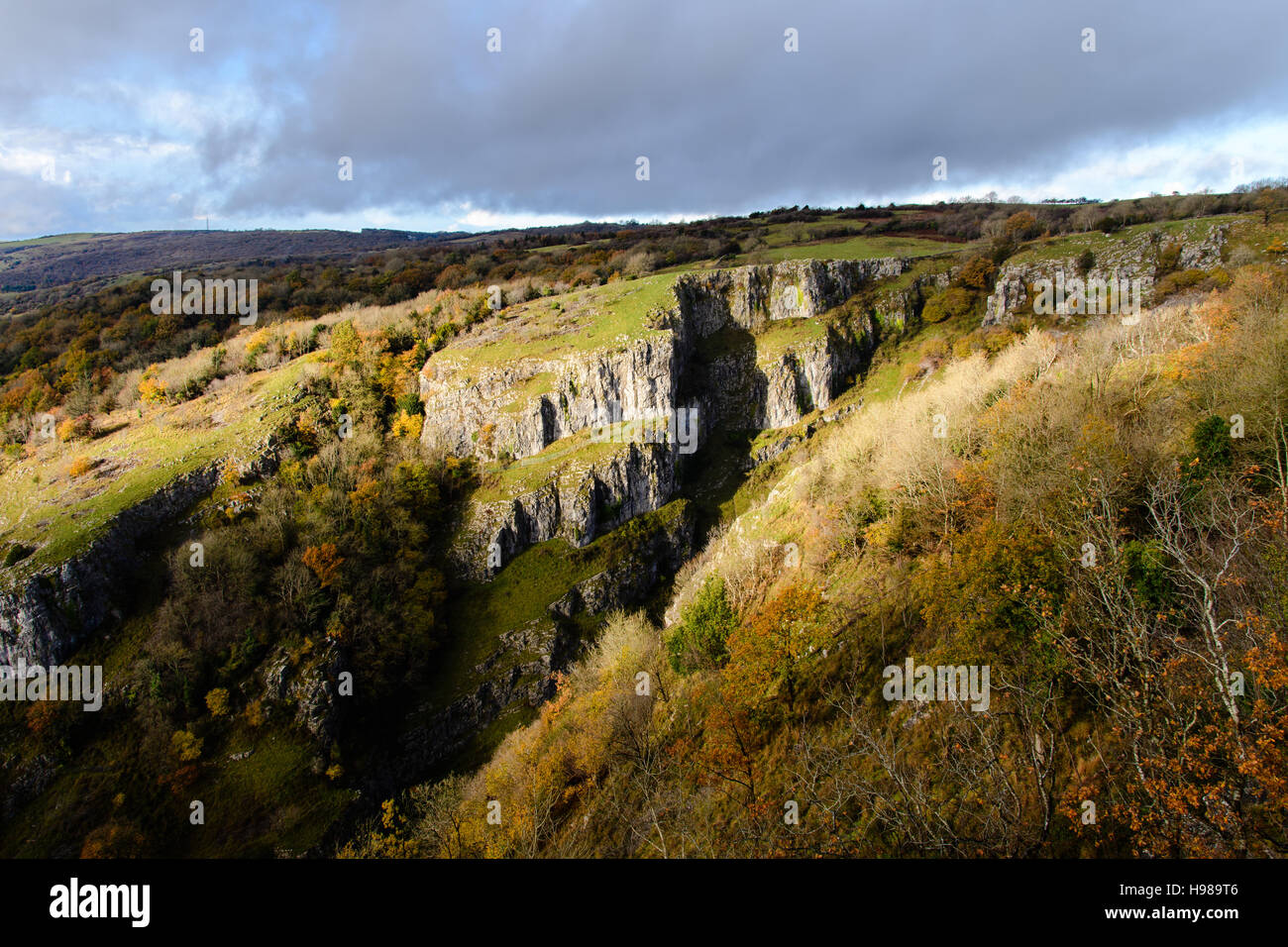 Cliffs of Cheddar Gorge from high viewpoint. High limestone cliffs in ...