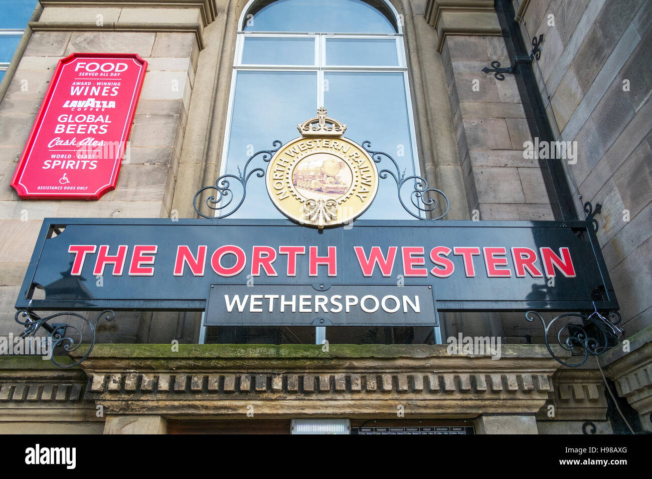 Old style hanging pub sign hi-res stock photography and images - Alamy