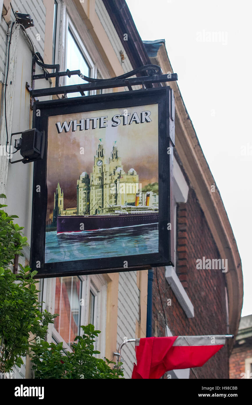 Liverpool building dolphin hi-res stock photography and images - Alamy