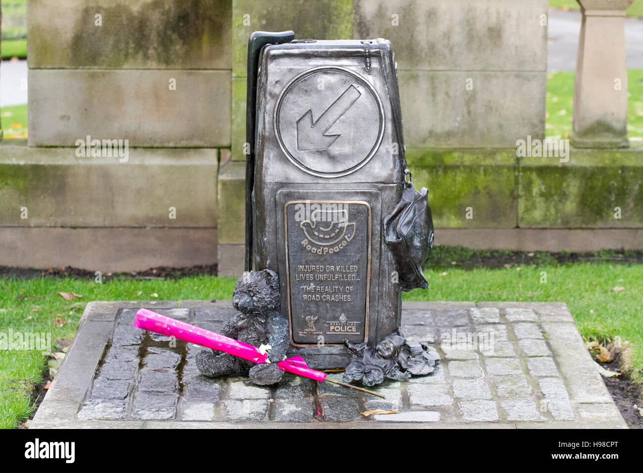 Liverpool plinth hi-res stock photography and images - Alamy