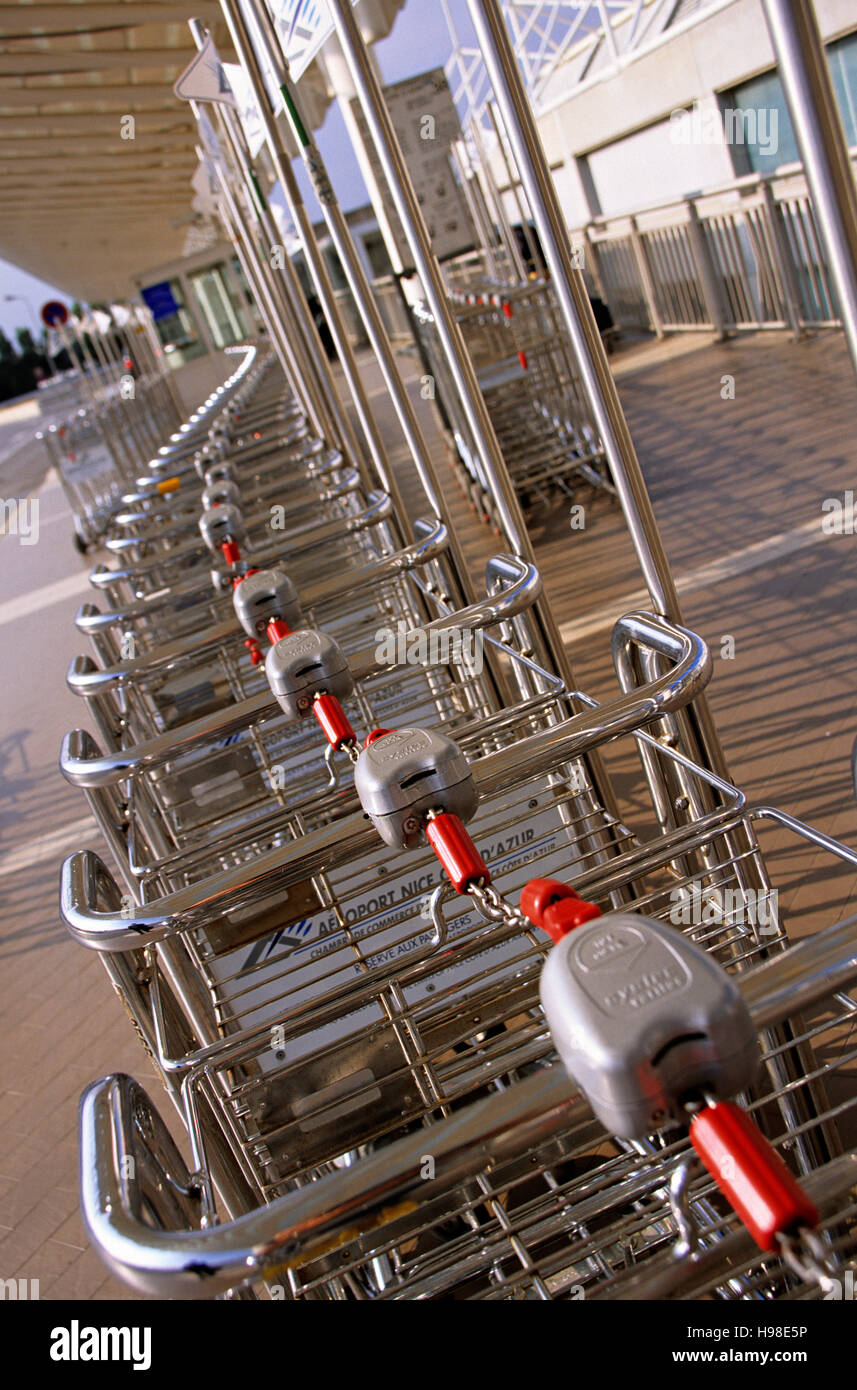 Luggage carts hi-res stock photography and images - Alamy