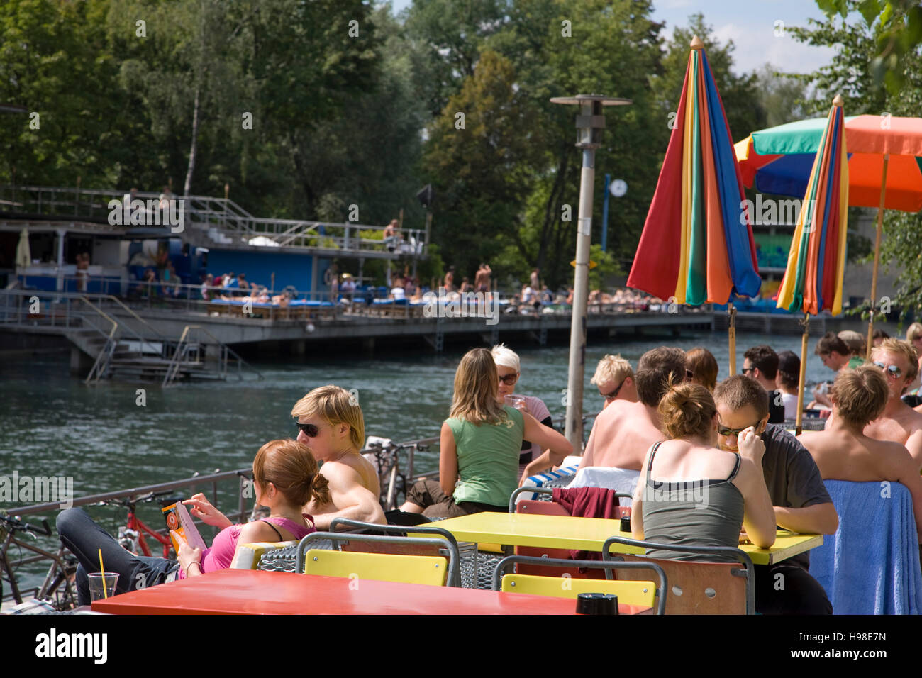 Bar Restaurant Primitivo on Limmat River opposite Flussbad Unterer ...