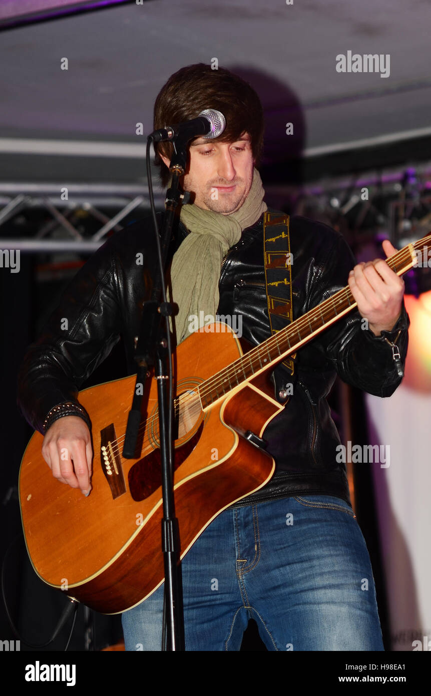 Adam singer hi-res stock photography and images - Alamy