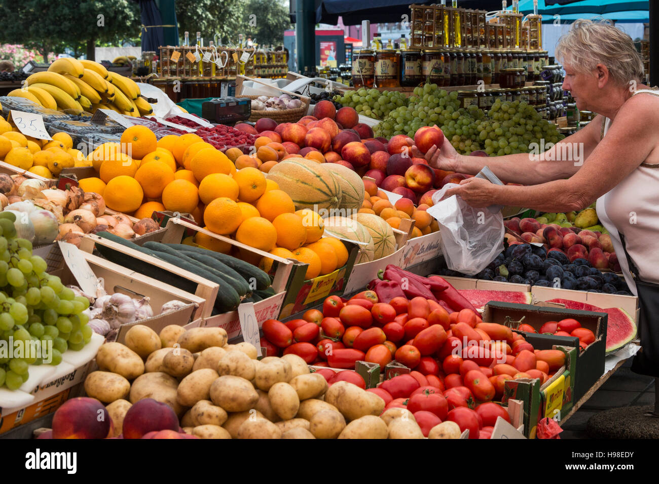 Know your vegetables hi-res stock photography and images - Alamy