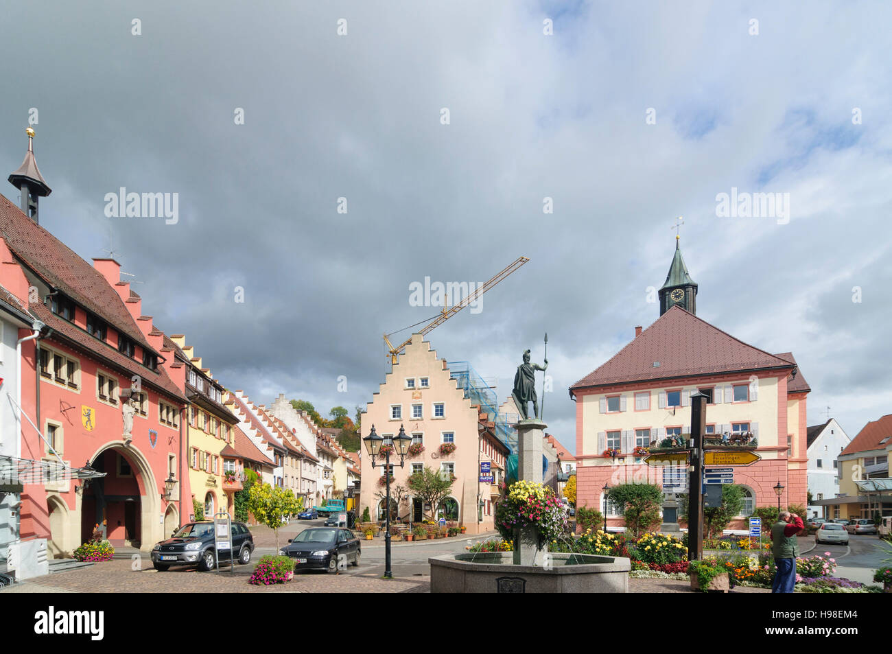 Löffingen (Schwarzwald): Demetrius square with the Milan gate (left ...
