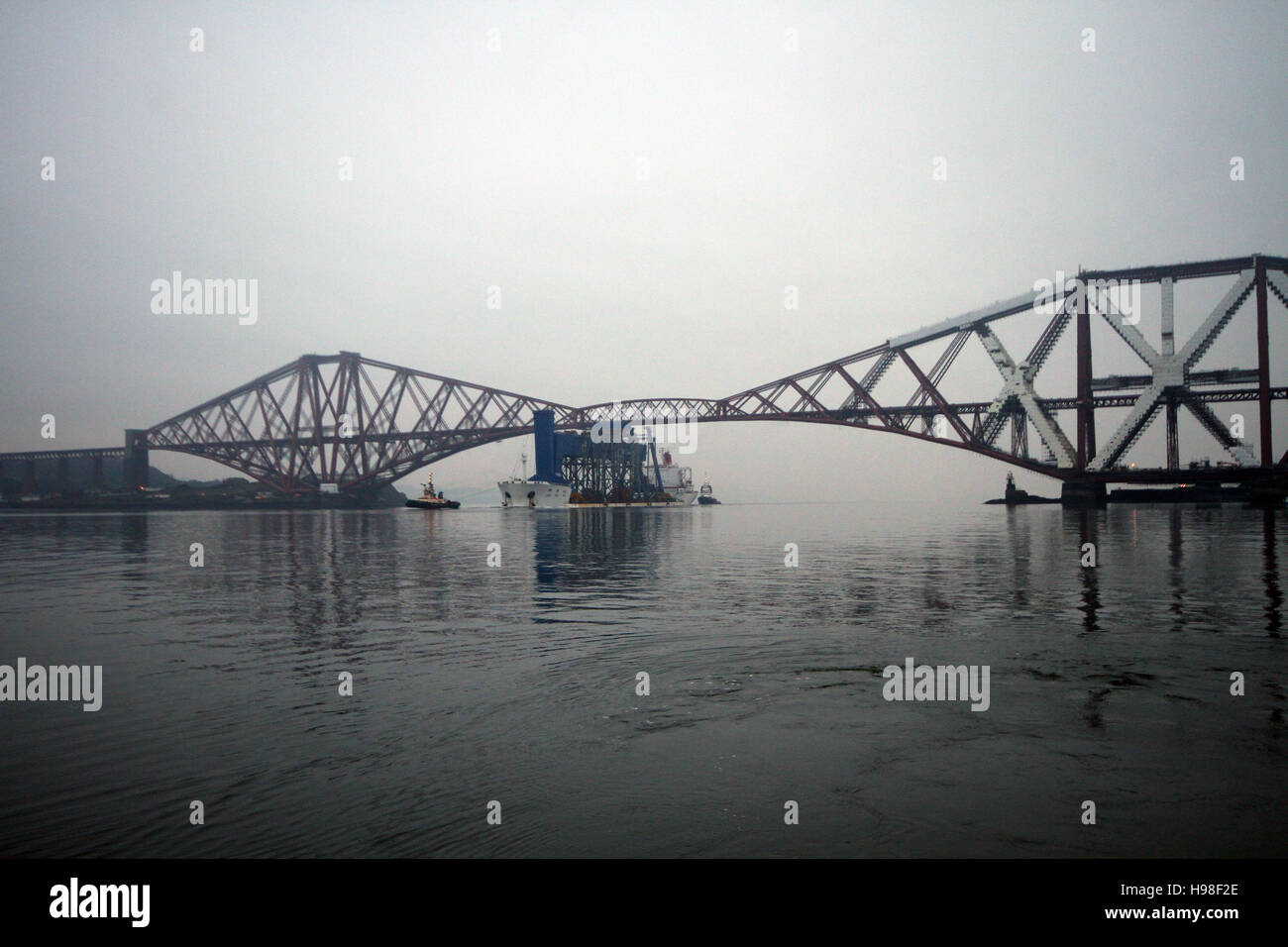 Forth rail bridge construction hi-res stock photography and images - Alamy