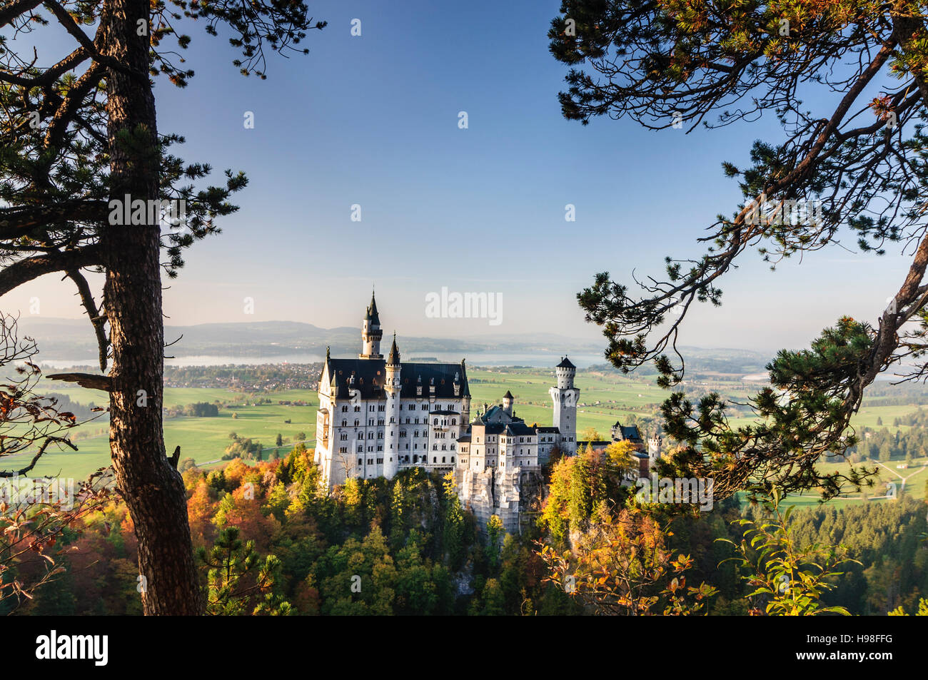 Schwangau castle schloss neuschwanstein lake hi-res stock photography ...